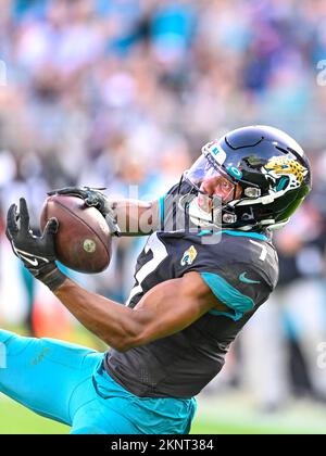 Baltimore Ravens wide receiver Zay Flowers (4) makes a catch for a ...
