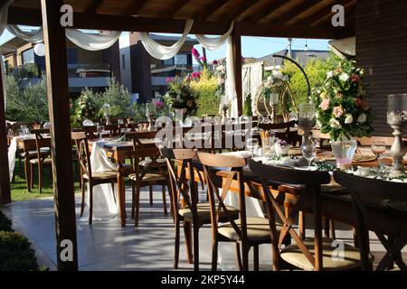 Wedding organization and wedding dinner table Stock Photo - Alamy