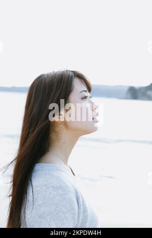 Young Japanese woman looking into the distance Stock Photo - Alamy