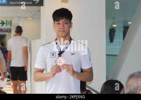 Swimmer Adam Mak Sai-ting with his World Junior bronze medal. Photo ...