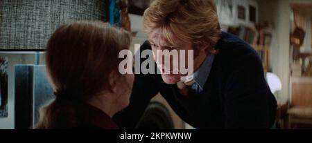 Los Angeles.CA.USA. Robert Redford and Faye Dunaway in a scene in (C ...