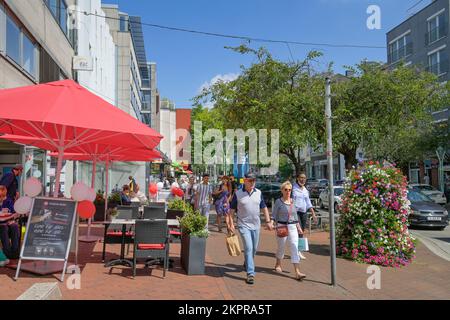 Straßenszene, Passanten, Rüttenscheider Straße, Essen, Nordrhein ...