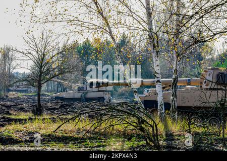 Torun, Poland. 3rd Nov, 2022. U.S. Soldiers assigned to 2nd Platoon ...