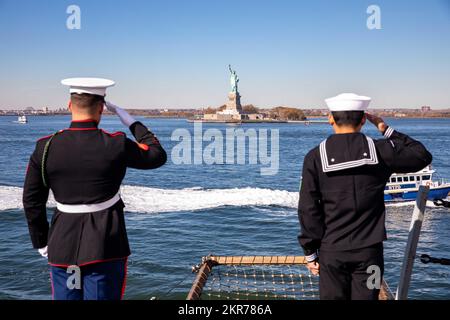 The Statue of Liberty arrives in New York Harbor, onboard the French ...