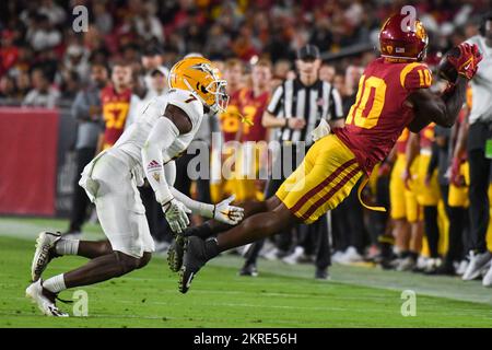 USC Trojans wide receiver Kyron Hudson (10) runs after the catch during ...