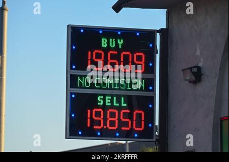 ABC Money Exchange outside the San Ysidro Border Crossing on Monday ...