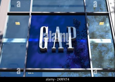 General view of the Gap store on Oxford Street Stock Photo - Alamy