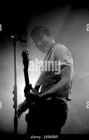 THE FEELING, CONCERT, YOUNG, 2007: Dan Gillespie Sells, singer and lead ...