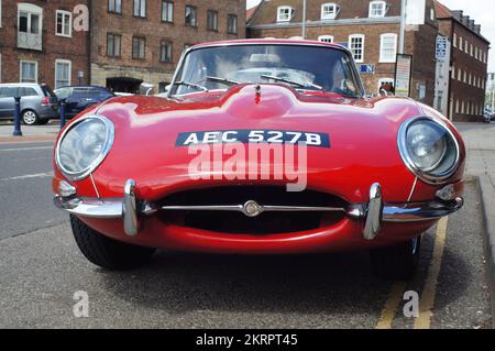 Red Jaguar E-Type, side view Stock Photo - Alamy