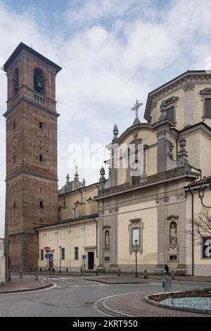 peter and paul main church, verdello, italy Stock Photo - Alamy