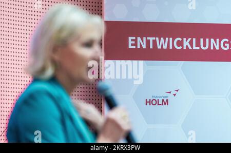 PRODUCTION - 28 November 2022, Hessen, Frankfurt/Main: Kristina Sinemus ...
