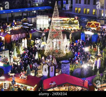 Leipzig, Germany. 27th Nov, 2022. Animal cemetery manager and mortician ...