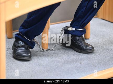 Defendant in shackles, murder trial at the Landgericht Koblenz court ...