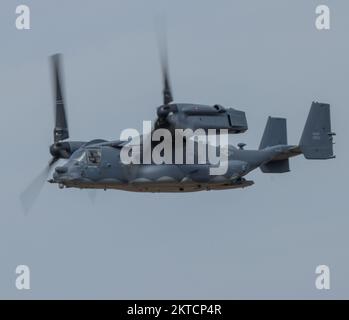 A USAF Bell Boeing V22 Osprey flying in Fussa, Tokyo, Japan Stock Photo ...