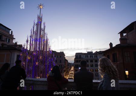 Rome, Italy. 29th Nov, 2022. A moment of setting up Christmas Tree in ...