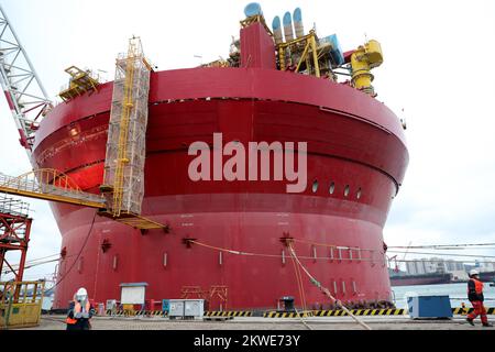 Floating production storage and offloading FPSO vessel Stock Photo - Alamy