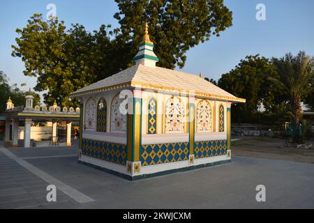 Hazrat pir Samsuddin Bawa Dargah, front view, Hari Om Nagar, Dholka ...
