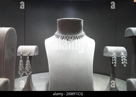 DUBAI, UAE - OCT 13: Jewellery store showcase in Dubai Mall on October ...