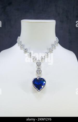 DUBAI, UAE - OCT 13: Jewellery store showcase in Dubai Mall on October ...