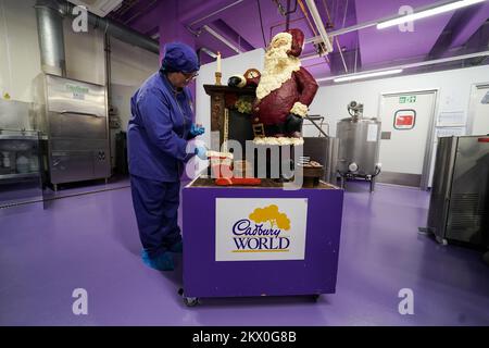 Cadbury World chocolatier Donna Oluban transports the Santa Claus ...