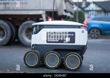 Food delivery robot UK. CoOp food delivery robot in Cambridge UK ...