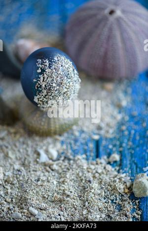 Easter eggs decorated with seashells and sand Stock Photo - Alamy