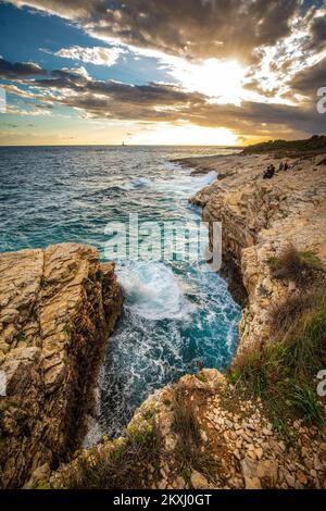 Large waves of the Jugo (strong south wind) on Cape Kamenjak, Istria ...