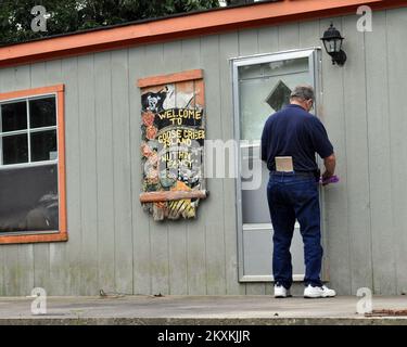 FEMA goes Door to Door in Pamlico County. North Carolina Hurricane ...