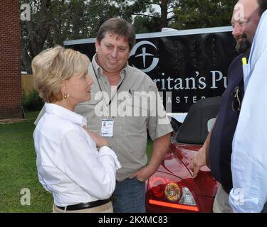 Governor Purdue visits the Volunteer Coordination Center. New York ...
