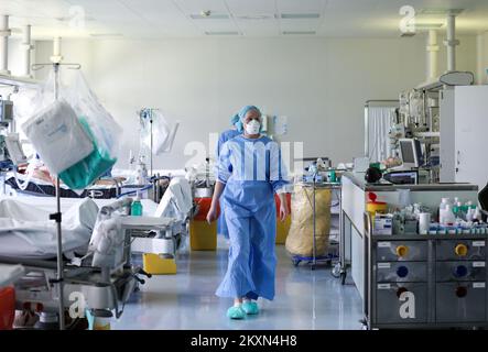 Medical staff in Hospital Dubrava taking care of COVID-19 positive ...