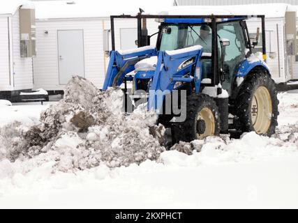 Heavy Snow in NY THU Staging Area. New York Hurricane Irene ...