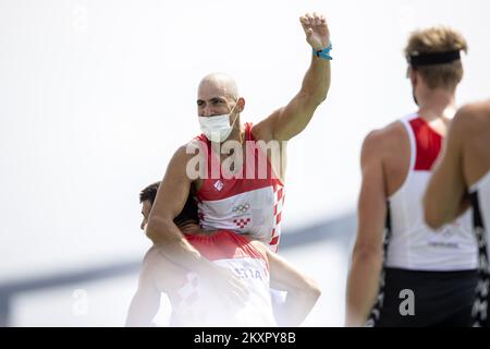 Valent Sinkovic, right, and Martin Sinkovic of Croatia celebrate after ...