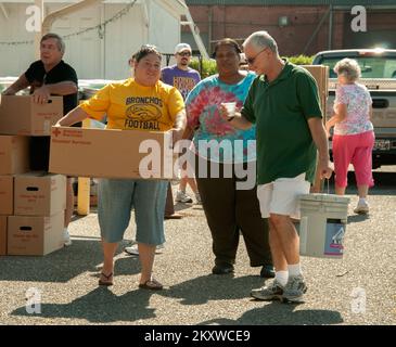 Volunteers are assisting hurricane suvivors. Louisiana Hurricane Isaac ...