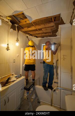Volunteers are assisting hurricane suvivors. Louisiana Hurricane Isaac ...