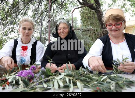 Knitting of olive branches can be seen in the photo in Bodarica ...