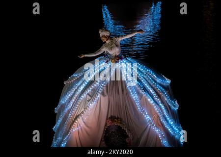 Beautiful Masquerade Performance and Floating art in Carnevale Quartier ...