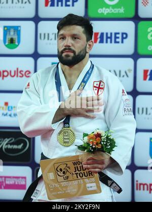 Beka Gviniashvili of Georgia wins gold in the category of men up to 90 ...