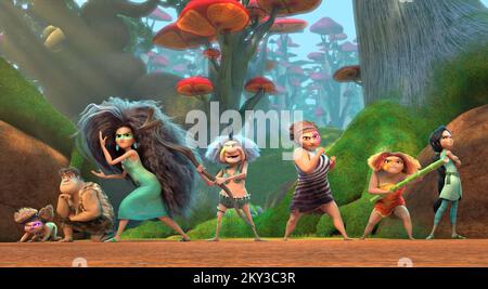 DAWN OF THE CROODS, (from left): Gran, Ugga Crood, Sandy, Grug Crood ...