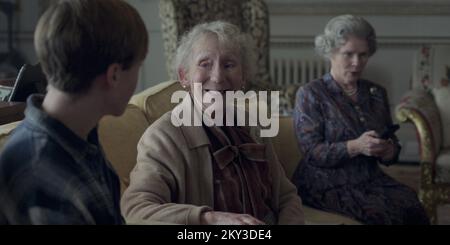THE CROWN, Marcia Warren as Queen Elizabeth the Queen Mother (center ...