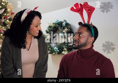 INVENTING THE CHRISTMAS PRINCE, from left: Tamera Mowry-Housley, Isabel ...