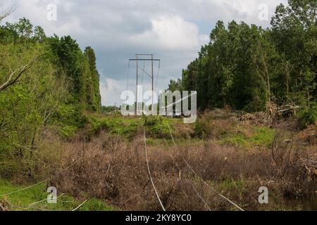Mayflower, Ark., May 12, 2014 â€“ Maintenance workers from T&D ...