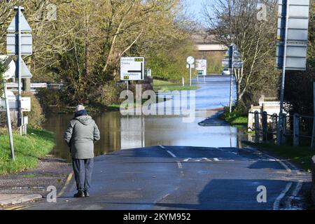 flooding from the river soar on granite way near mountsorrel ...