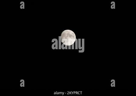 Luna piena nel cielo rende tutto molto romantico, Full moon in the sky ...