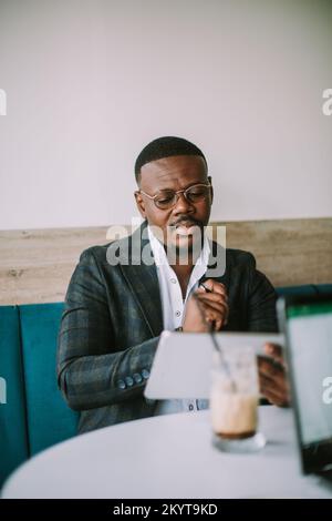 Young woman siting at cafe working on laptop Stock Photo - Alamy