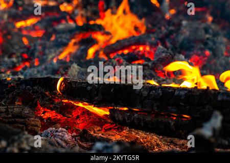 Big bond fire with a lot of smoke and open flames Stock Photo - Alamy