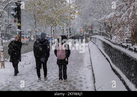First snowfall Montreal 2022 Stock Photo - Alamy
