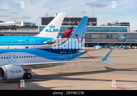 A picture of a TUI plane in the Schiphol Airport Stock Photo - Alamy