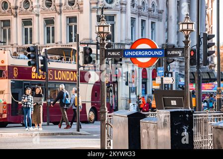London underground sign located in the city center Stock Photo - Alamy