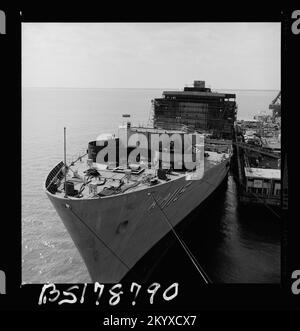 AKA-115 Mobile , Ships, Naval Vessels, Boats, Naval History, Navy Stock ...