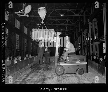 AE-21 Suribachi and AE-22 Mauna Kea , Ships, Naval Vessels, Boats ...